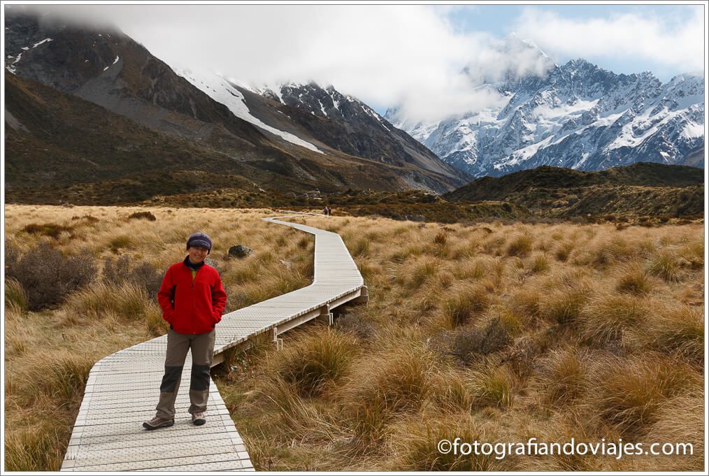 Caminando hacia el Monte Cook, un emblema de Nueva Zelanda